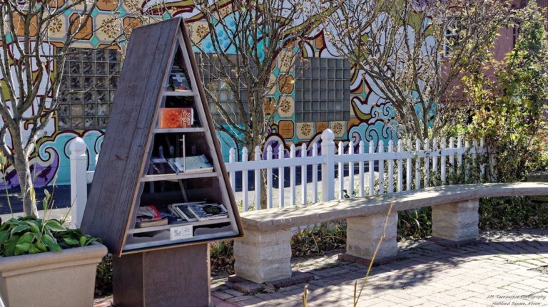 Little free libraries are adorable. Here's how to start one in your ...
