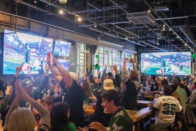 12+ Eagles-Watching Bars to Suit Every Vibe